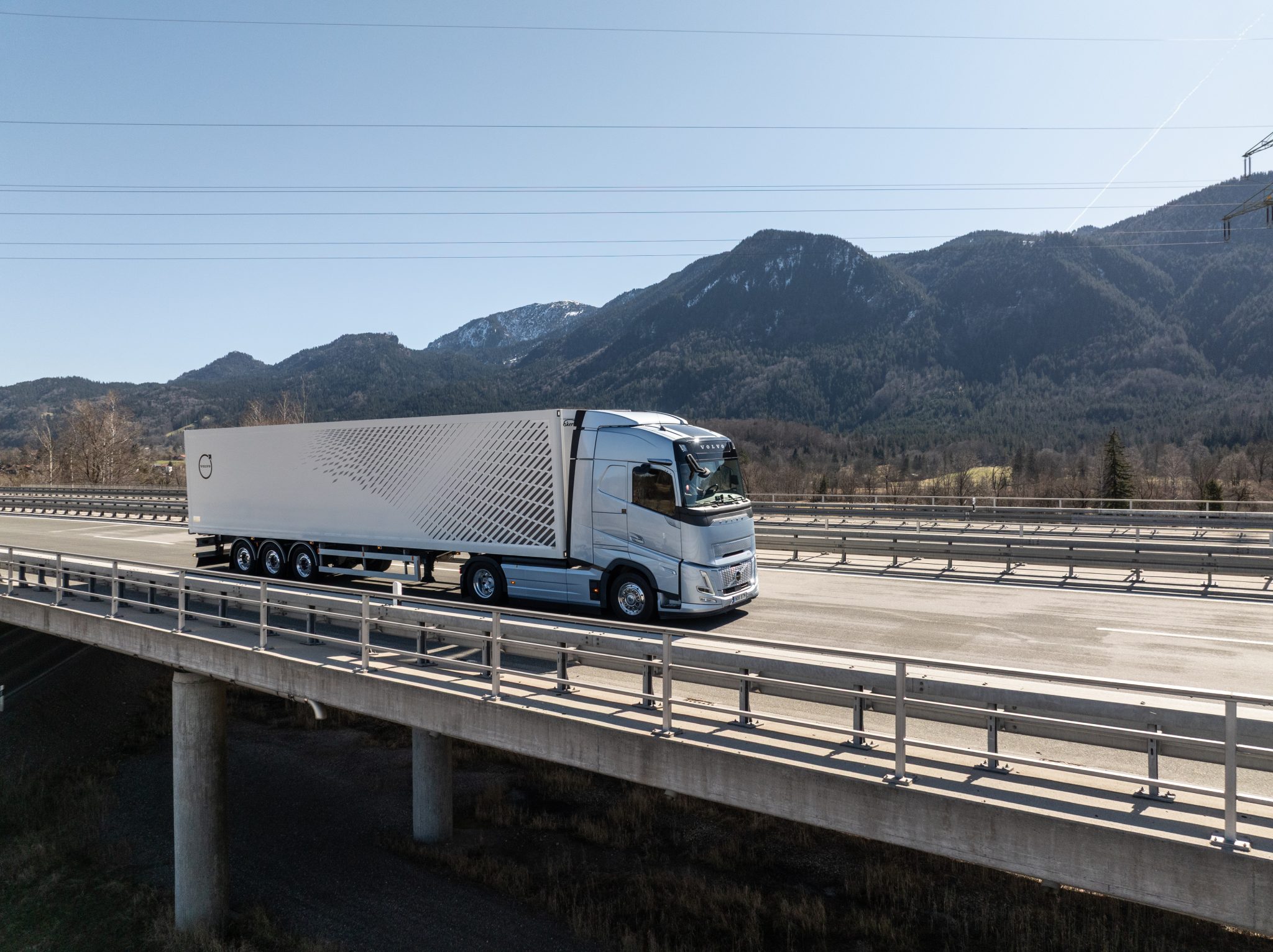 Volvo Trucks takes aerodynamics one step further - HGV Ireland